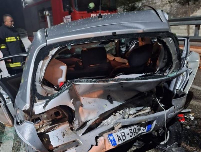 Përplasen tre makina në Tepelenë, 4 viktimat, mes tyre një çift ...