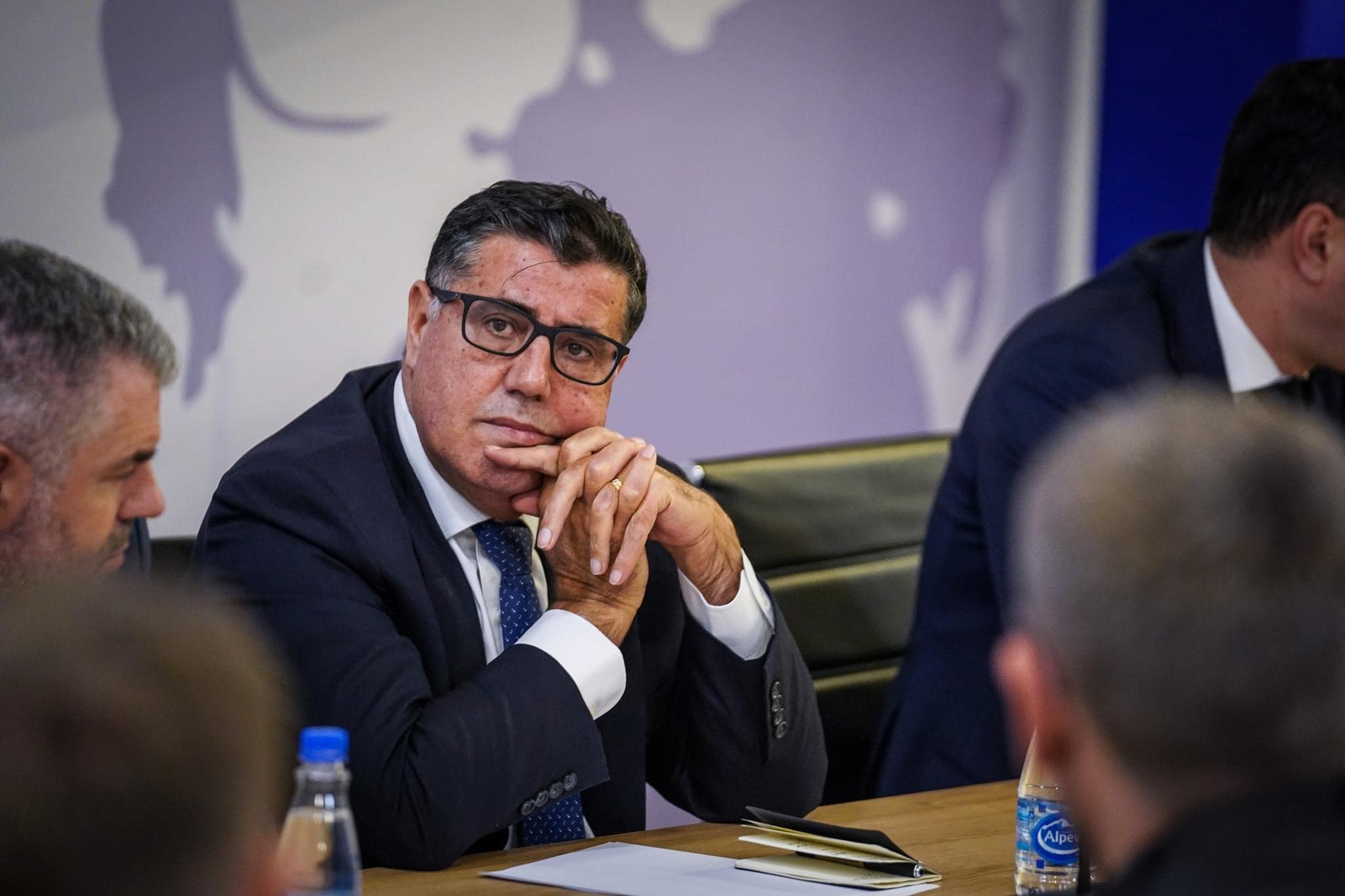 Haziri thotë se ai e Abdixhiku e dijnë se kush i nxori komunikimet e ...