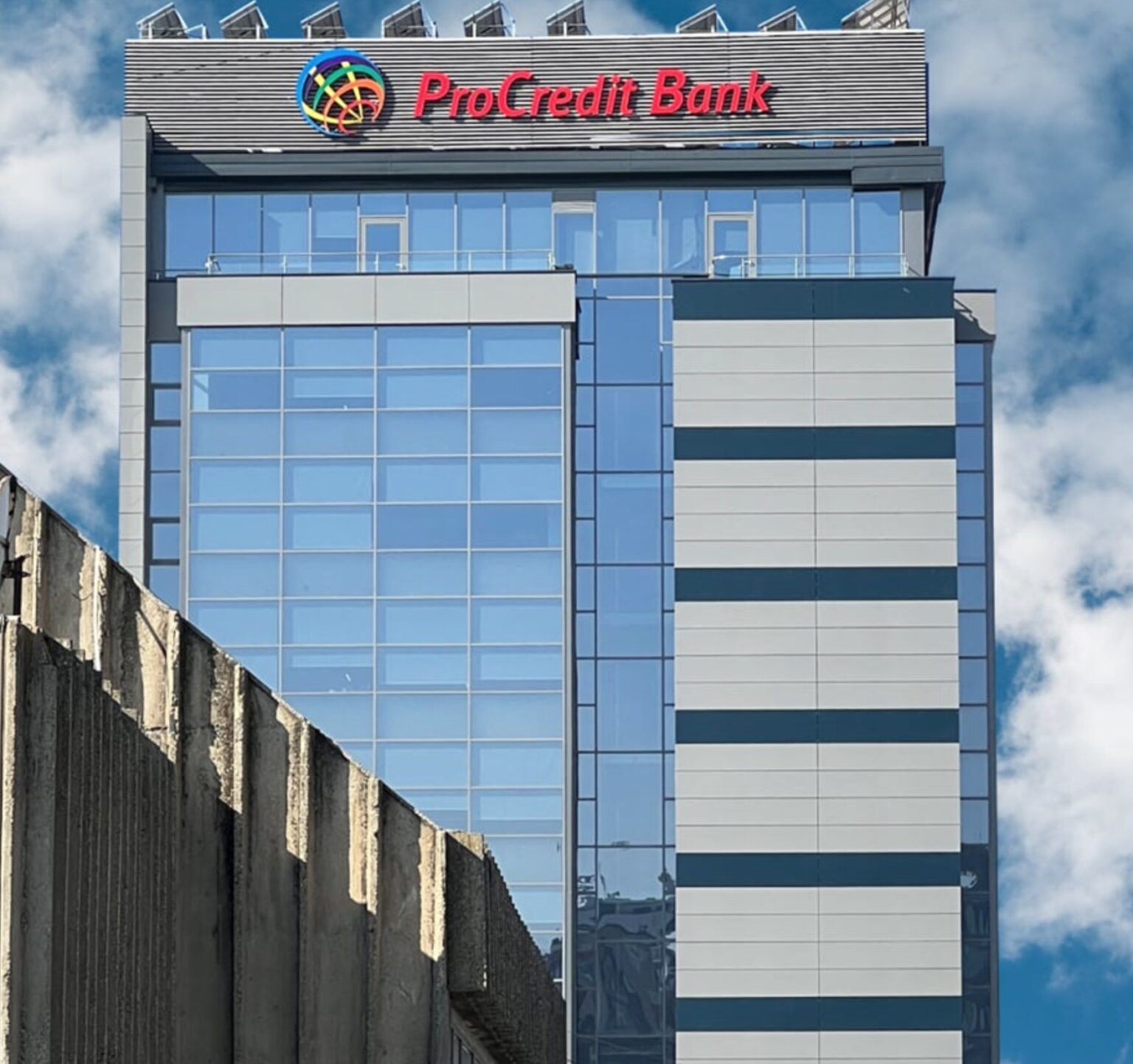 Banka ProCredit lidere në shtytjen e tranzicionit energjetik - Gazeta ...