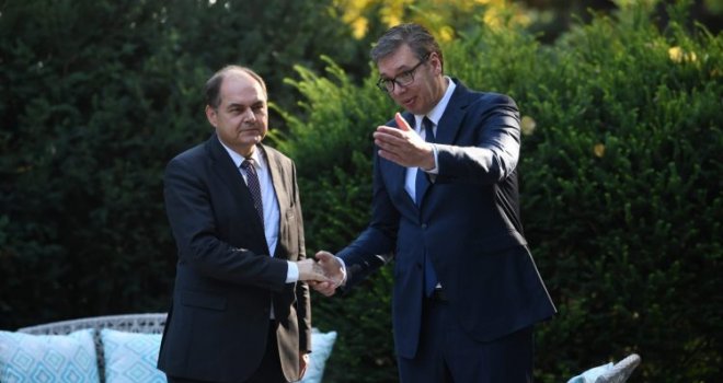 Schmidt i shkon Vuçiqit sot në Beograd - Gazeta Express Schmidt i shkon Vuçiqit sot në Beograd - Gazeta Express