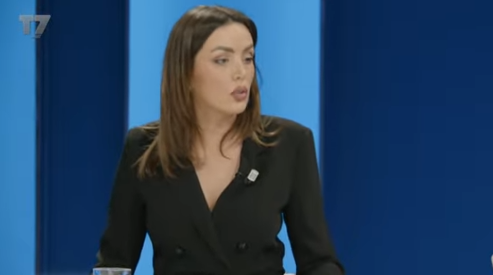 “Ti je k**vë dhe ke fjetë me krejt Pejën” – Zana Avdiu e acaruar nga ...