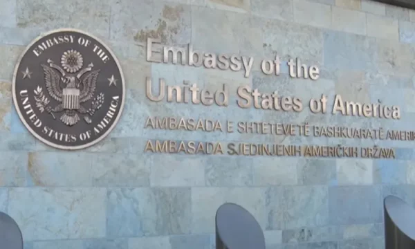 Ambasada e SHBA-së thirrje kundër dhunës në familje: Është krim, mos e ... Ambasada e SHBA-së thirrje kundër dhunës në familje: Është krim, mos e ...