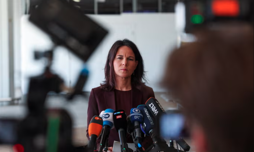 Baerbock në Izrael: S'duhet të lejohet që Lindja e Mesme të rrëshqasë ... Baerbock në Izrael: S'duhet të lejohet që Lindja e Mesme të rrëshqasë ...