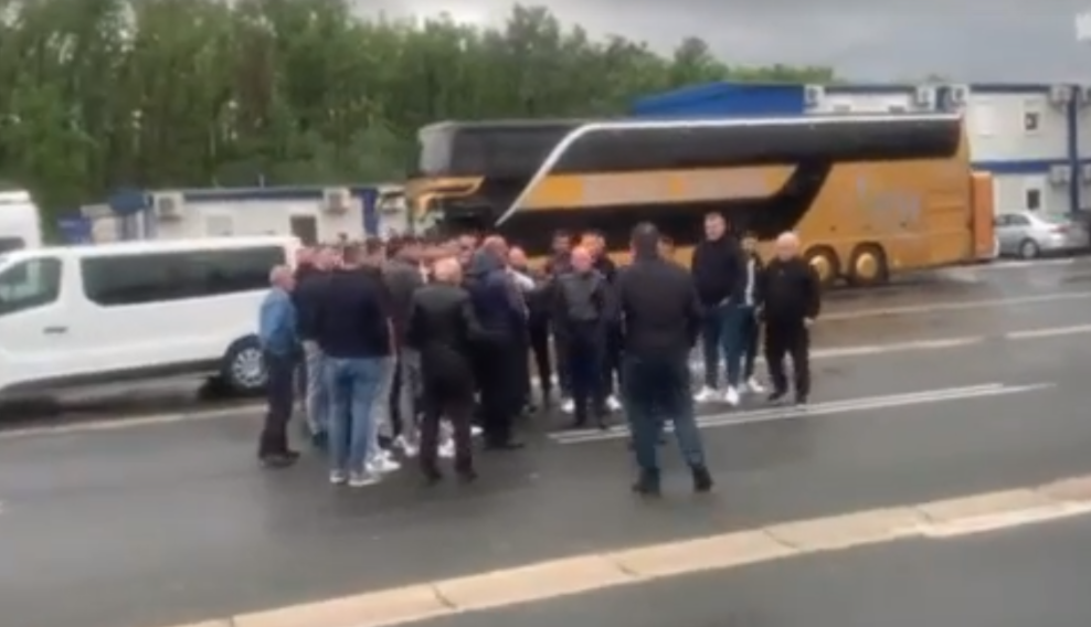 Bllokimi i kosovarëve në pika kufitare, Brukseli i reagon Serbisë ... Bllokimi i kosovarëve në pika kufitare, Brukseli i reagon Serbisë ...