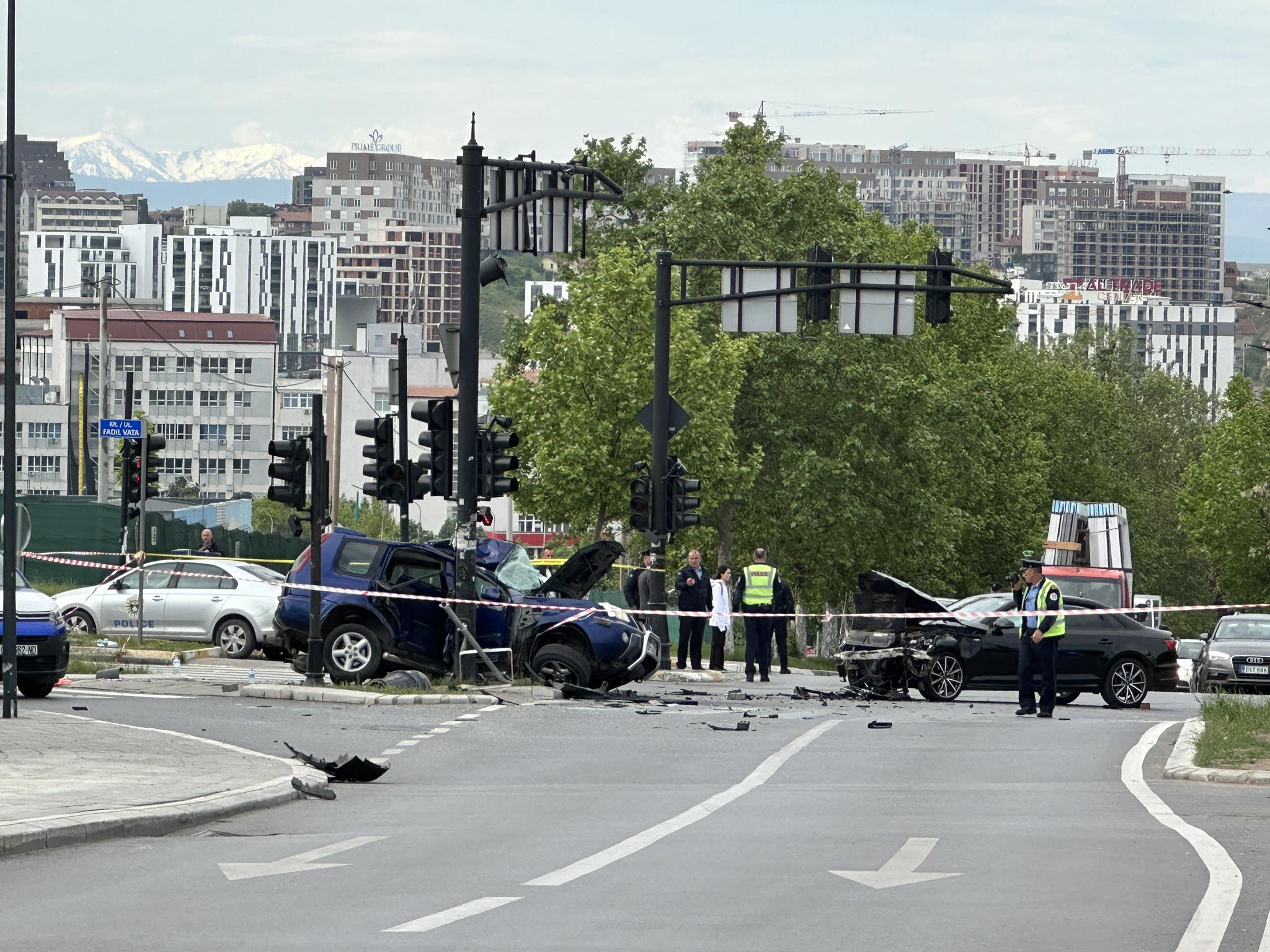 Pamje Tjera Nga Aksidenti Mes Dy Veturave Në Prishtinë Ku Mbetën Të