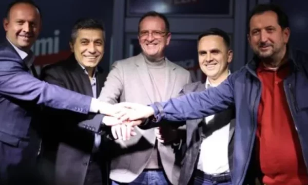 Krerët e VLEN-it sot takohen me Albin Kurtin në Prishtinë - Gazeta Express Krerët e VLEN-it sot takohen me Albin Kurtin në Prishtinë - Gazeta Express