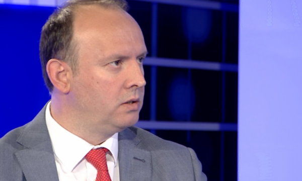 Gashi ofendon rëndë: Ahmeti po sheh ëndrra, nuk kemi nënshkruar ... Gashi ofendon rëndë: Ahmeti po sheh ëndrra, nuk kemi nënshkruar ...