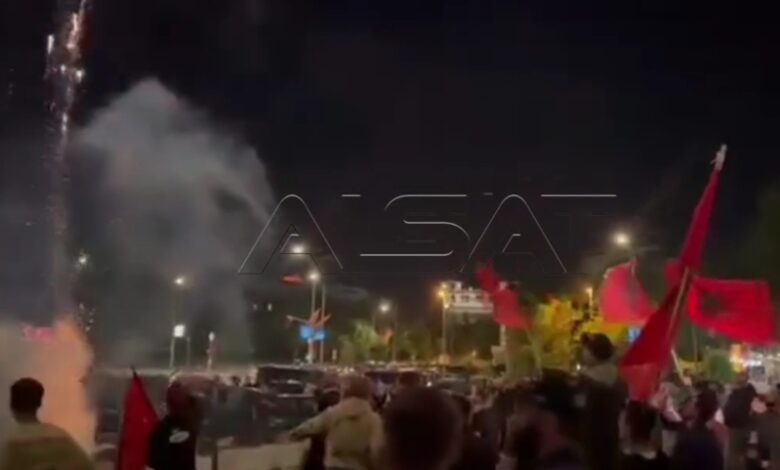 Me tupana dhe flamuj, VLEN festë të madhe edhe në Tetovë - Gazeta Express