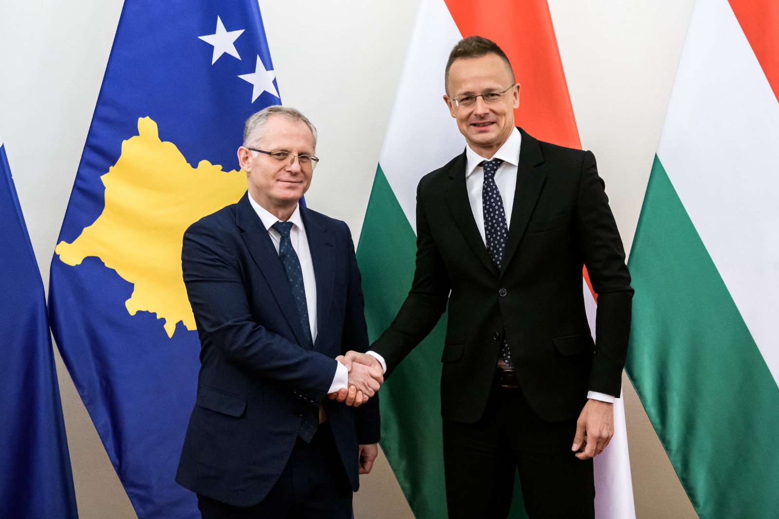 Bislimi takon kryediplomatin hungarez pak ditë para takimit të ...