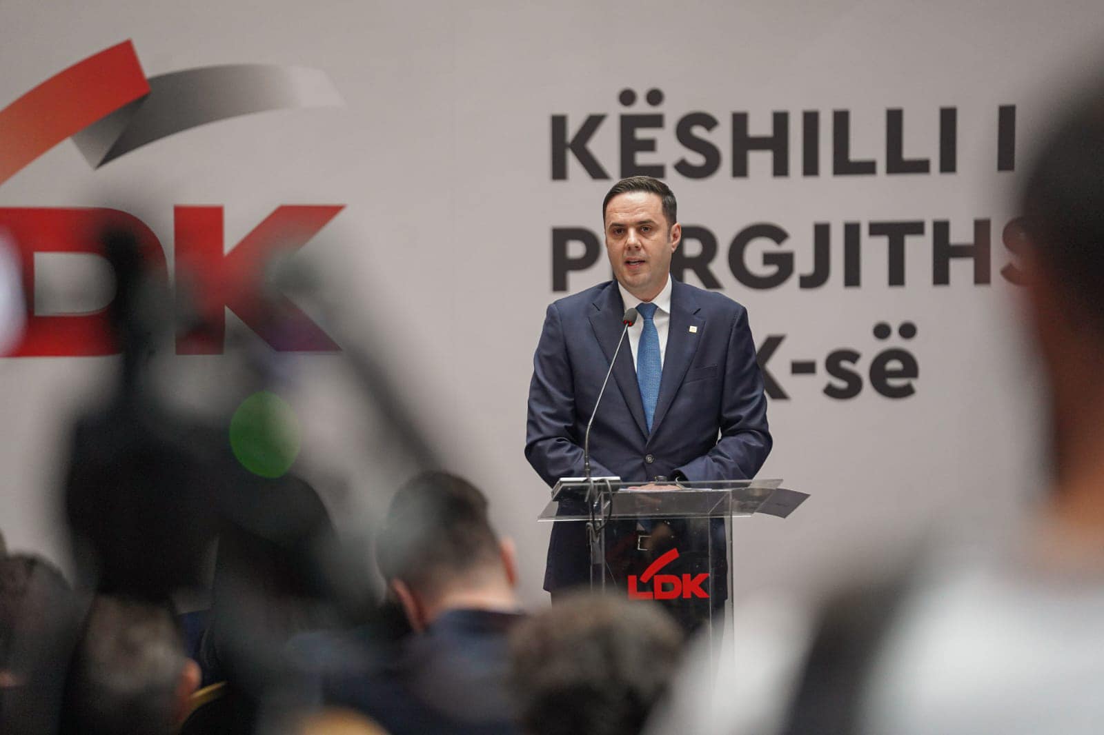 Abdixhiku: Kurti e përdori pushtetin për arrogancë, propagandë e polarizim, menaxhoi 12 miliardë ...