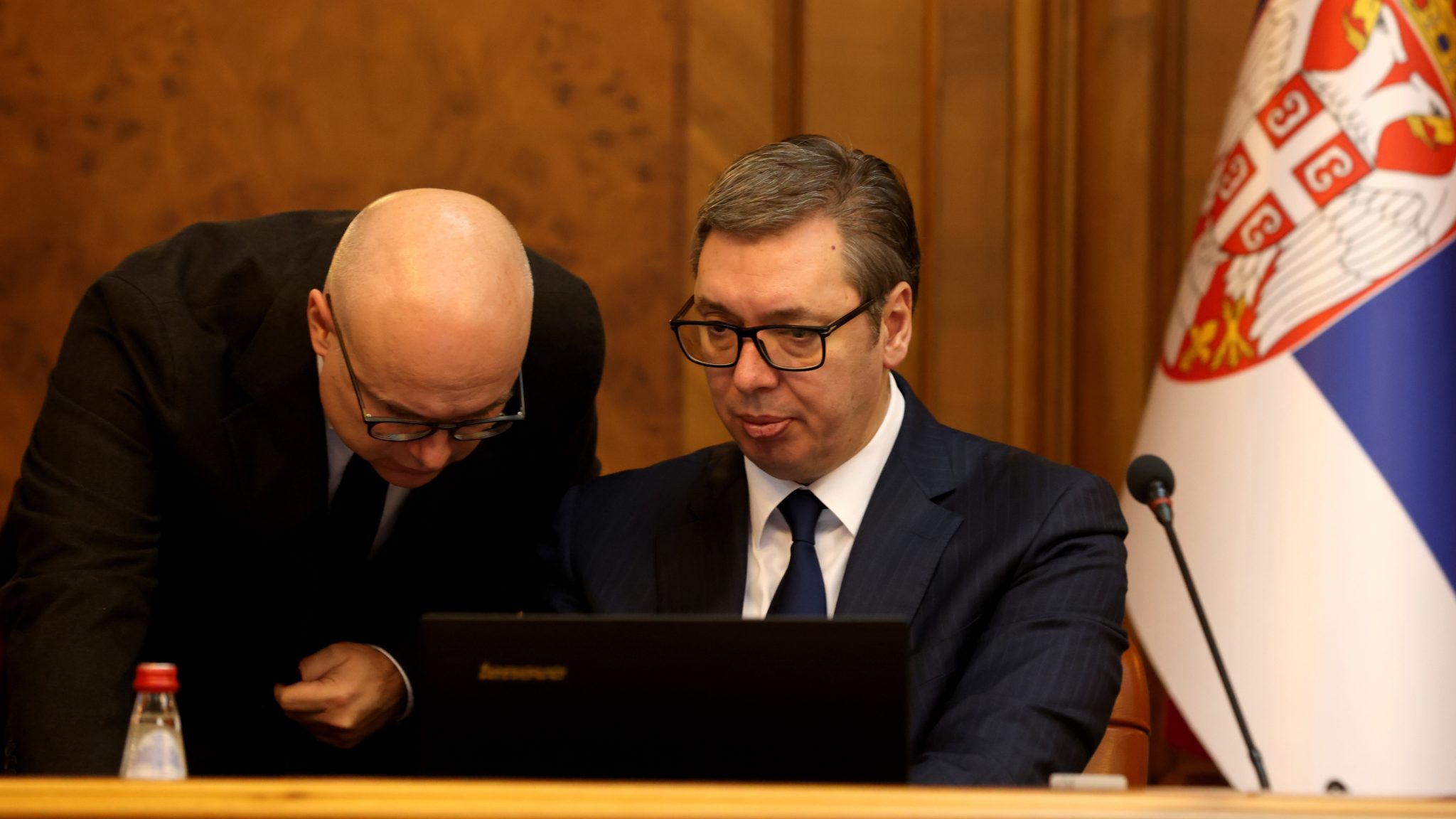 Vuçeviq reagon pasi KOSTT vendosi tabelën në Vallaç -ankohet që Qeveria ...