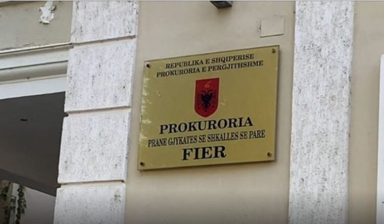 Vranë 77-vjeçarin dhe plagosën të birin, Prokuroria Fier kërkon 25 vite ... Vranë 77-vjeçarin dhe plagosën të birin, Prokuroria Fier kërkon 25 vite ...