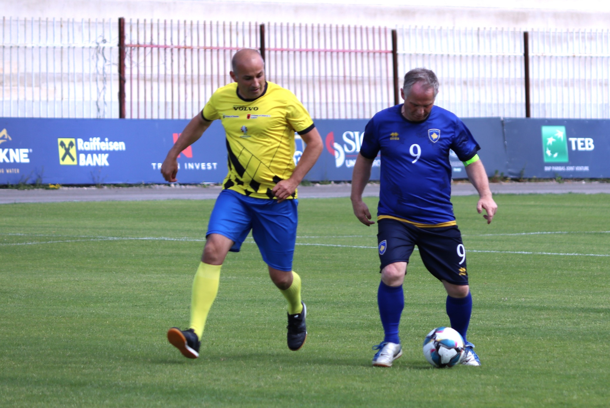 Ethet e Euro2024 -Qeveria përballet me ambasadorët në futboll, luajtën ... Ethet e Euro2024 -Qeveria përballet me ambasadorët në futboll, luajtën ...