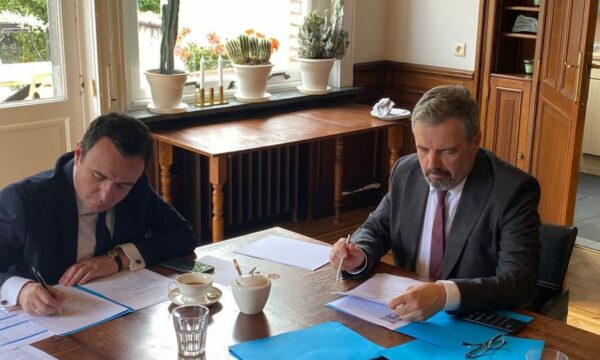 Ambasadori i Kosovës në Bruksel reagon pas deklaratës së Hillit: S'mund ...