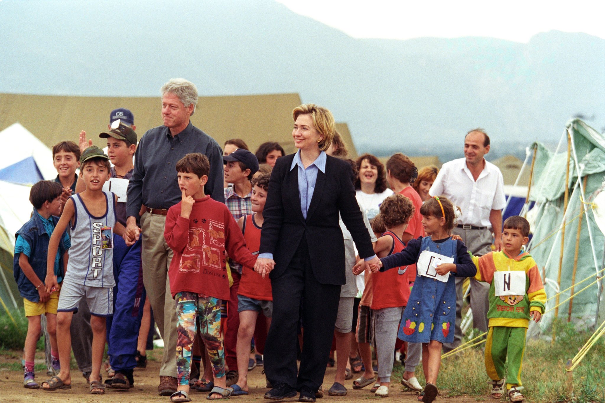 Qendra Presidenciale Clinton kujton vizitën e ish-Presidentit dhe ...