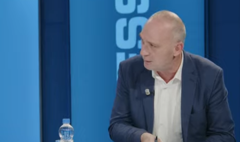 Humolli: Në 1999 nuk u çliruam, vetëm pushoi lufta dhe ndërkombëtarët e ...