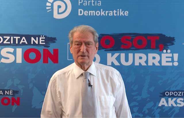 Berisha u bën thirrje qytetarëve: Të enjten të mblidhemi para Kuvendit ... Berisha u bën thirrje qytetarëve: Të enjten të mblidhemi para Kuvendit ...
