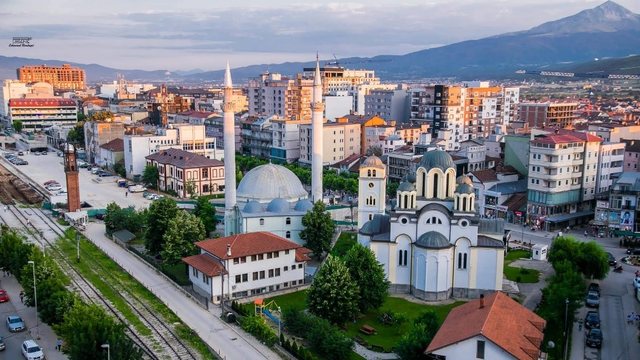 Ferizaji është qendër e tolerancës fetare, xhamia e kisha janë në një ...
