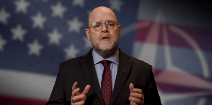 Ekstradimi në SHBA i kosovarit të dyshuar për vrasje, Hovenier shkruan ...