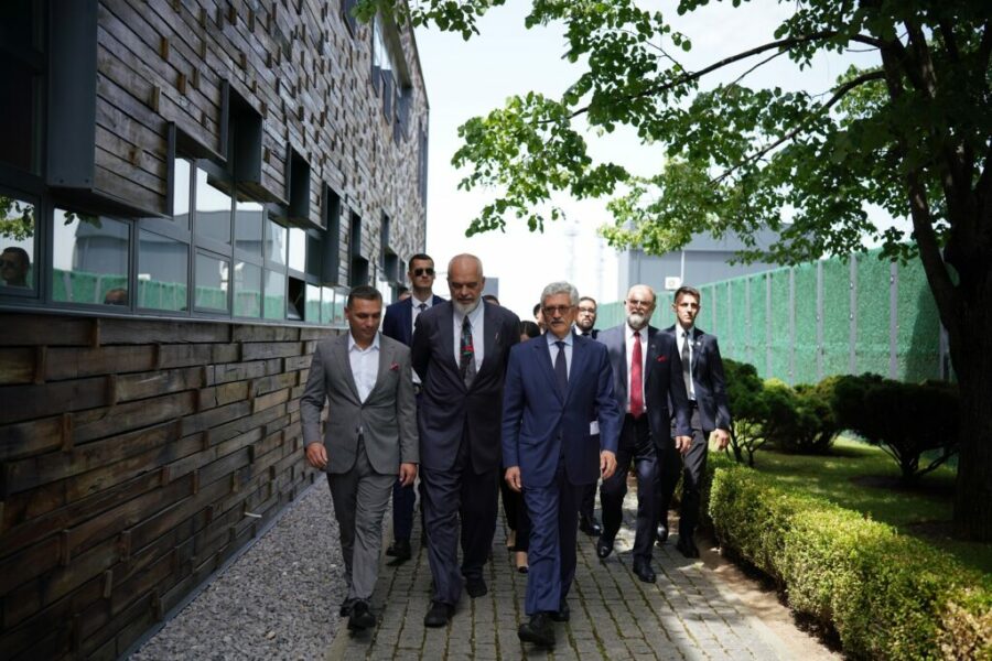 Shkëlqim Devolli pret kryeministrin e Shqipërisë Edi Ramën dhe ish ...