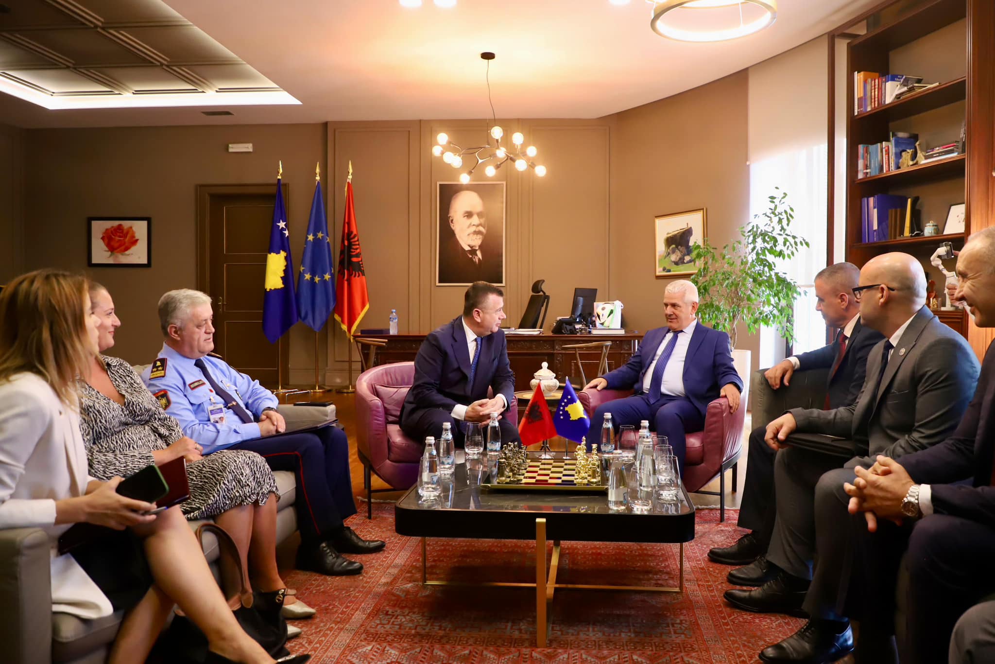 Kurti -Rama s’takohen, Sveçla e Balla po e luftojnë migracionin e ...