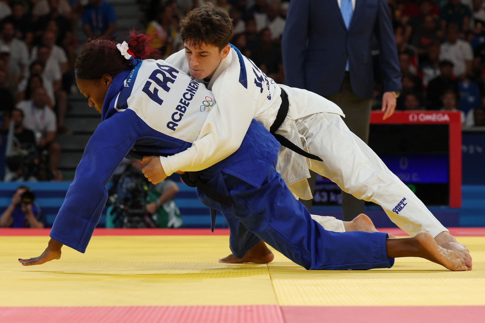 Një fitore larg medaljes së bronztë, Laura Fazliu fiton meçin e parë në ...