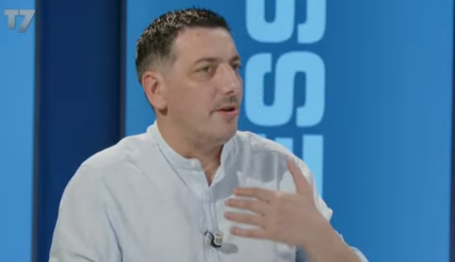 Tubimi masiv i PDK-së në Kaçanik, Valon Syla: Nuk janë si Vetëvendosja ... Tubimi masiv i PDK-së në Kaçanik, Valon Syla: Nuk janë si Vetëvendosja ...