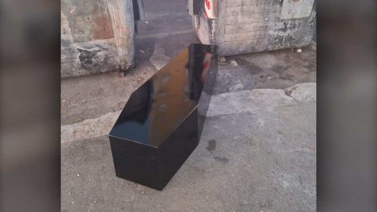 Kërcënohet hapur aktivistja antimafia në Romë, ia lënë një arkivol të ...