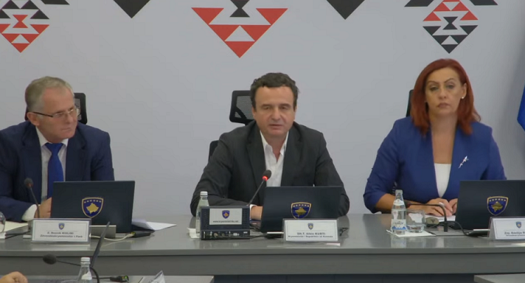 Kurti bën apel kundër zjarrvënieve: Një zjarrfikës e humbëm në krye të ...