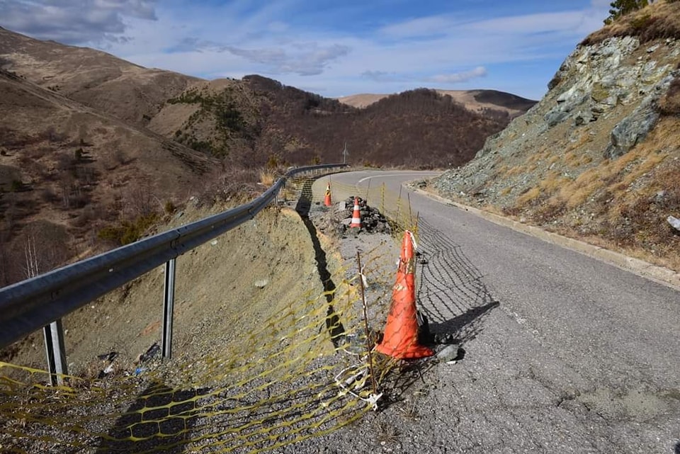Nënshkruhet kontrata për rehabilitimin e rrugës Podujevë-Bajgorë ...