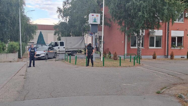 Pamje nga aksioni i Policisë së Kosovës në Veri të vendit - Gazeta Express Pamje nga aksioni i Policisë së Kosovës në Veri të vendit - Gazeta Express