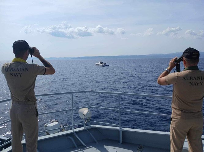 Anija shqiptare ‘Oriku’ shpëton 28 emigrantë në Detin Egje - Gazeta Express Anija shqiptare ‘Oriku’ shpëton 28 emigrantë në Detin Egje - Gazeta Express
