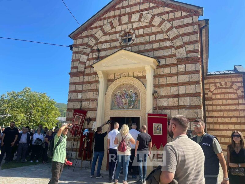 Protestojnë serbët në Zubin Potok për "dëmtimin e objekteve fetare ...