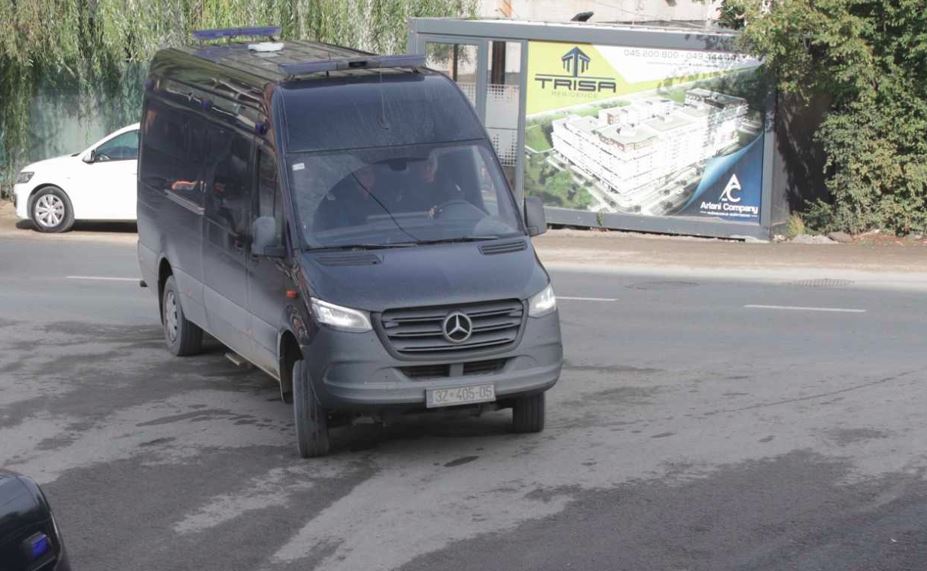 Sulmi terrorist në Banjskë, mbërrijnë në gjykatë të dyshuarit - Gazeta ... Sulmi terrorist në Banjskë, mbërrijnë në gjykatë të dyshuarit - Gazeta ...