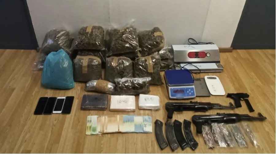 Drogë e arsenal armësh, arrestohen dy shqiptarë në Greqi - Gazeta Express