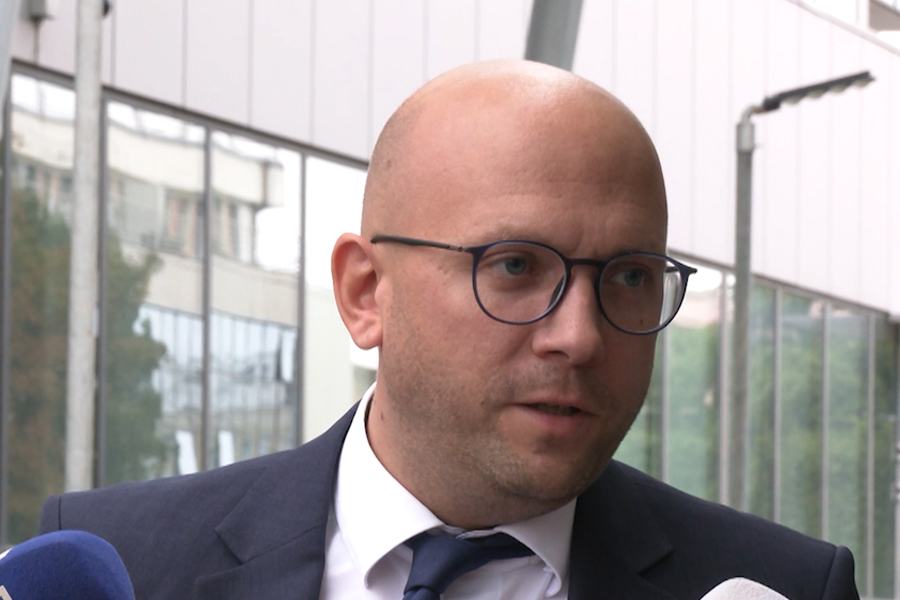 Sarrazin sërish në Kosovë në fillim të tetorit, merr pjesë në Forumin e ...