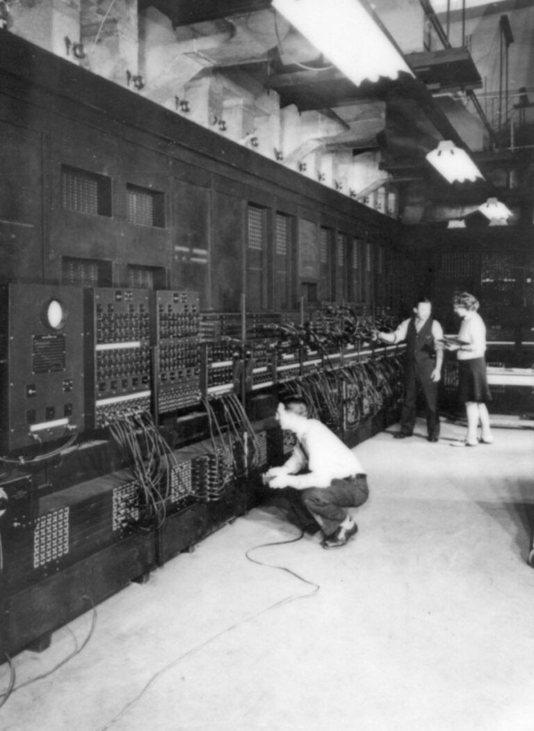 WOMEN WHO PROGRAMMED THE FIRST COMPUTER