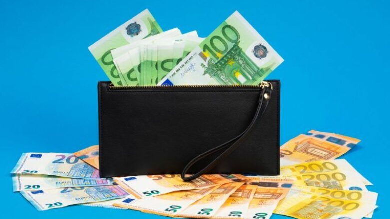 Cilat janë pagat minimale në vendet e BE-së dhe çfarë konsiderohet një ...