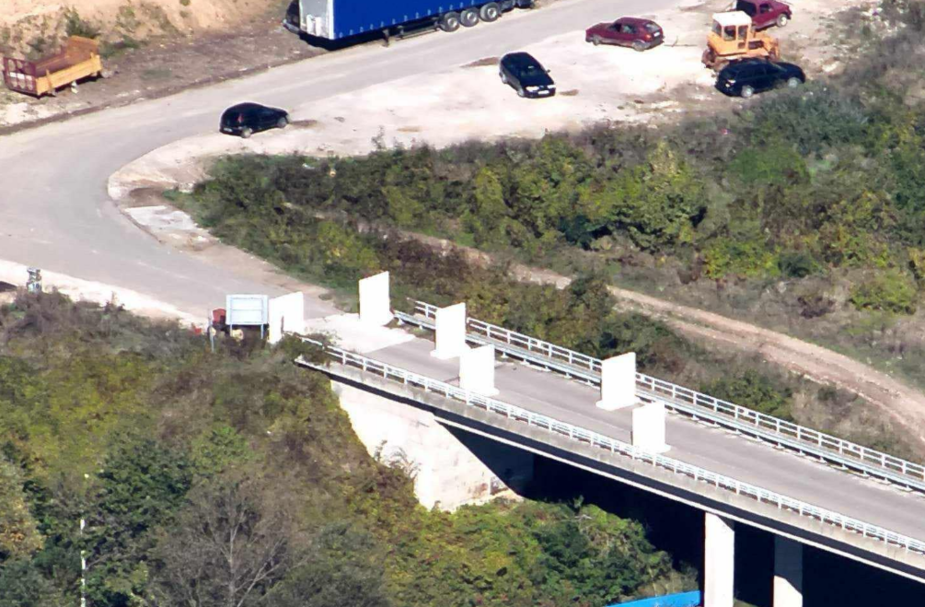 Pengesat për 'parandalimin e kontrabandës', pamje të Urës së Bërnjakut ...