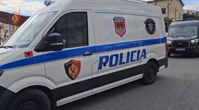 Shpërthim me tritol në një banesë në Shkodër - Gazeta Express Shpërthim me tritol në një banesë në Shkodër - Gazeta Express