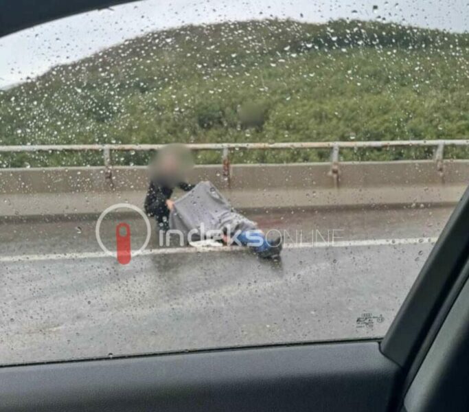 Aksident i rëndë në autostradën “Ibrahim Rugova”, një person i shtrirë ...