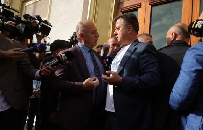 “Salianjin e futët ju në burg”, deputeti i PS përplaset me Flamur Nokën ...