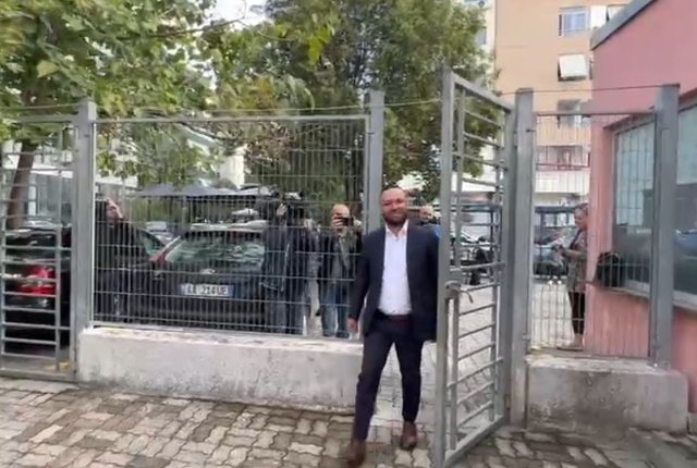 Deputeti i PS, Jyrgis Çyrbja dhe deputeti i PD-së, Isuf Çela paraqiten ... Deputeti i PS, Jyrgis Çyrbja dhe deputeti i PD-së, Isuf Çela paraqiten ...