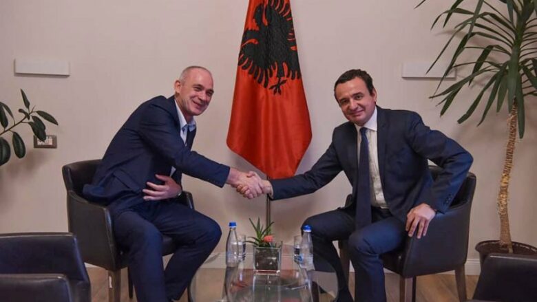 Humolli: Kurti është kopje e Rugovës dhe Thaçit - Gazeta Express