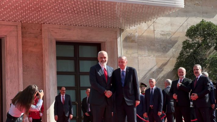 Vizita në Shqipëri, Erdogan takohet me kryeministrin Edi Rama - Gazeta ...