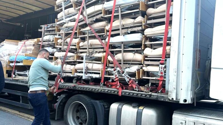 Spitali i Përgjithshëm në Pejë pranon donacion 30 shtretër për pacientë ...