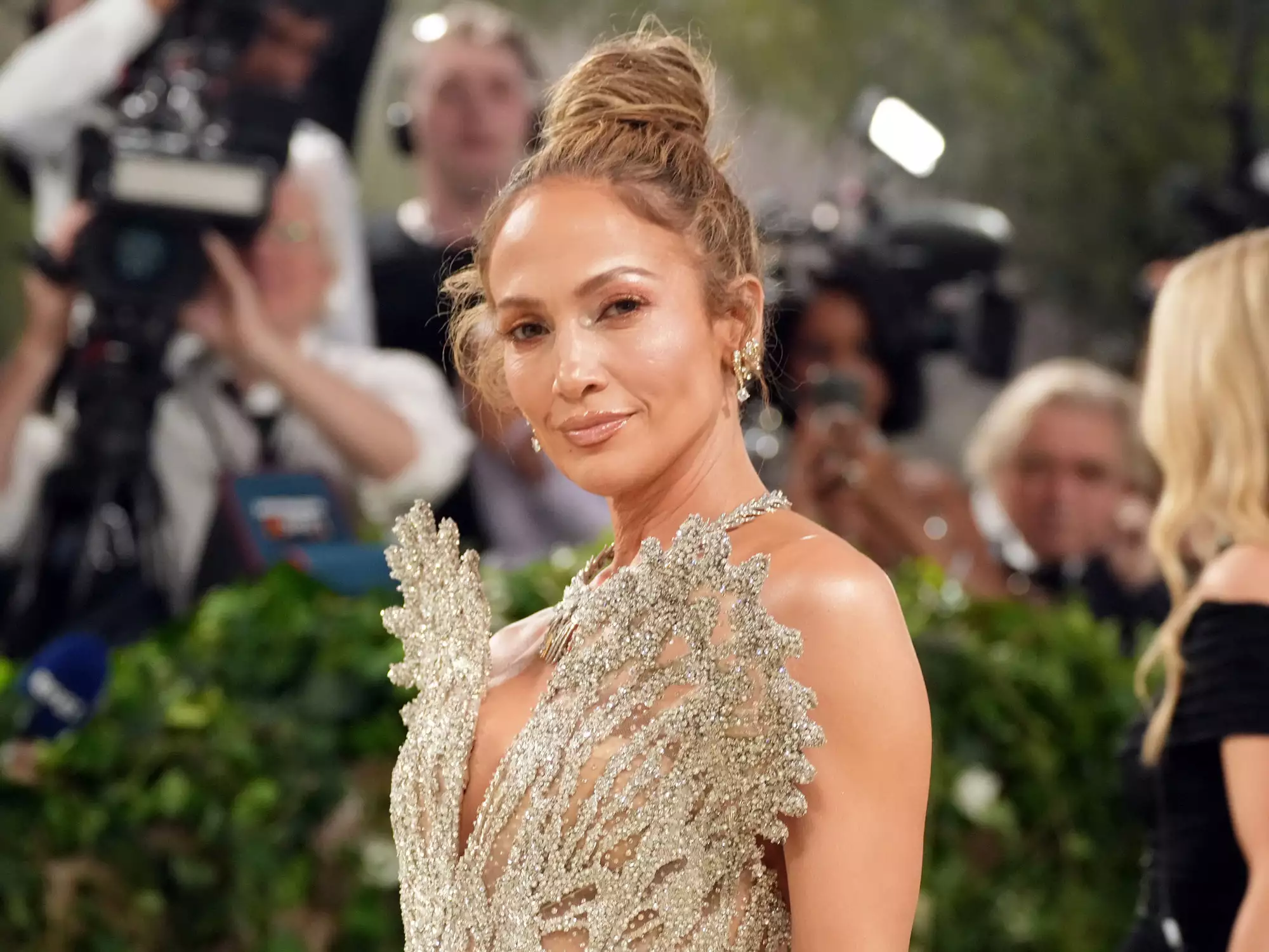 Sekreti i lëkurës rrezatuese të Jennifer Lopez: dieta e saj dhe rutina ...