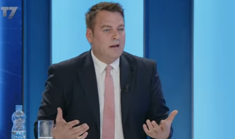 A genjeu Xhelal Sveçla publikisht kur tha që Berat Buzhala ka pronë në ...