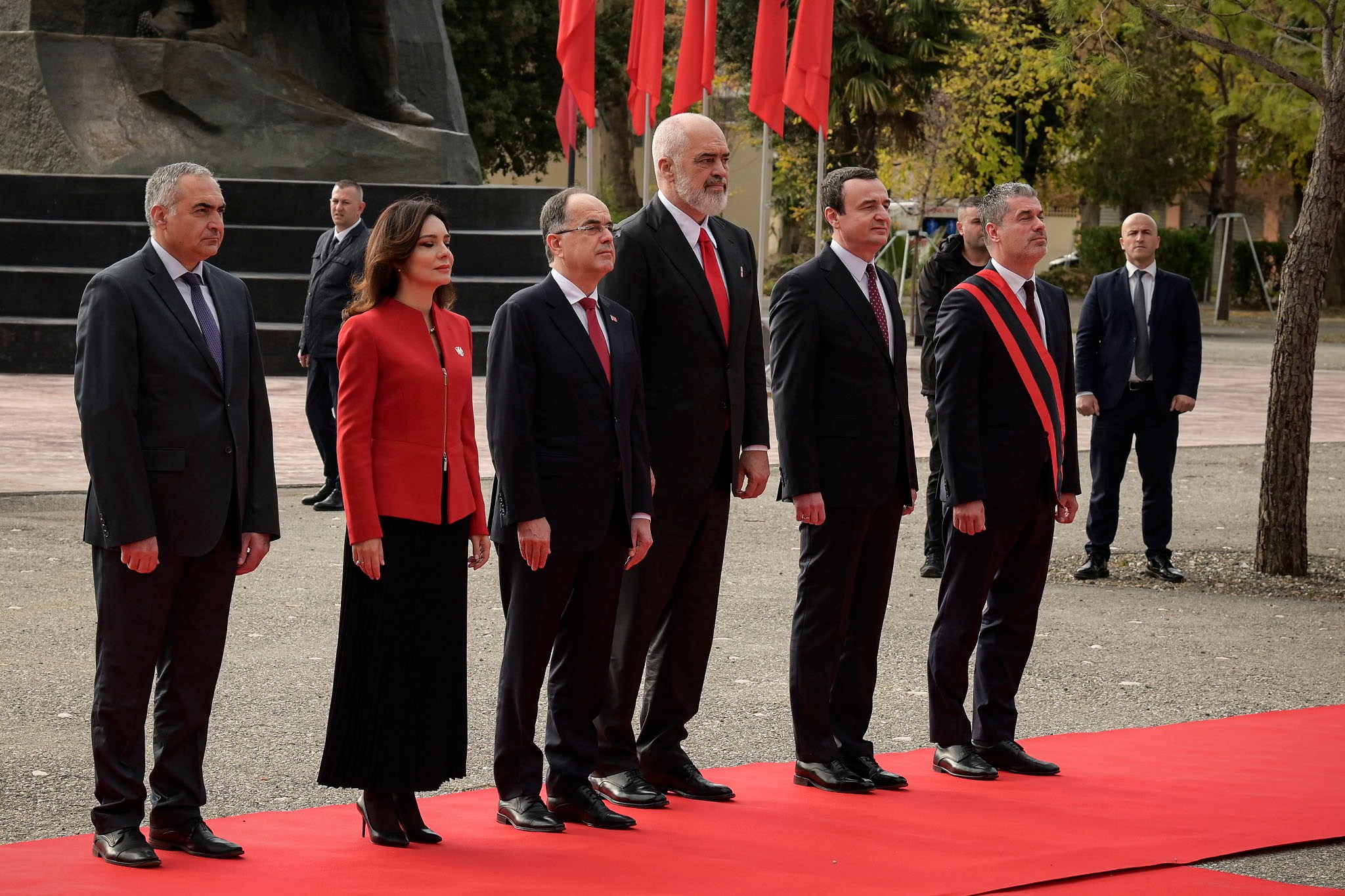 28 Nëntori, Kurti: Sot e kemi më të lehtë të bëhemi bashkë, e të jemi ... 28 Nëntori, Kurti: Sot e kemi më të lehtë të bëhemi bashkë, e të jemi ...