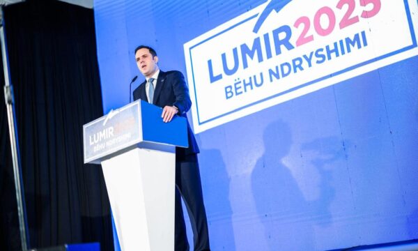 Fillimisht konferencë për media, më pas niset drejt Pejës, kjo është ...